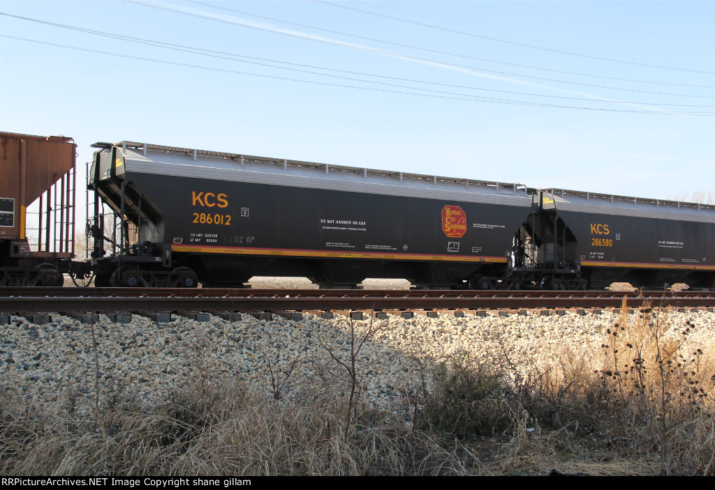KCS 286012 is apart of this grain train.